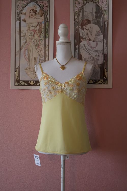 Japanese Yellow Embroidery Cami (M) (Gebraucht) in Zürich für CHF 22 ...