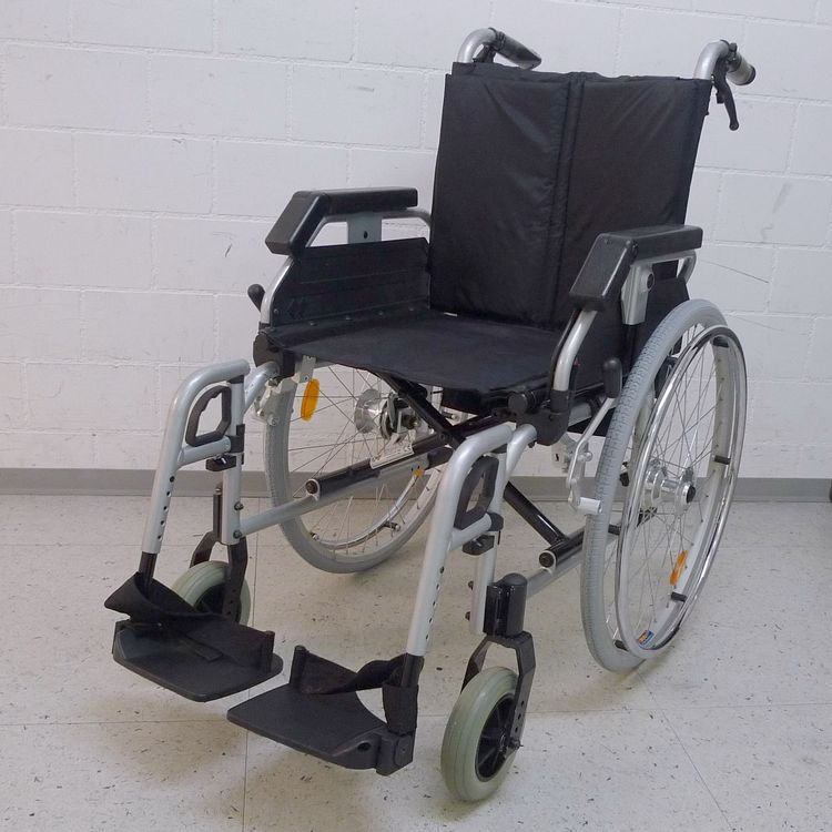 Rollstuhl B&B, SB 46 cm, TB, nur CHF 219 (Gebraucht) in Lengnau für CHF 219 – mit Lieferung auf ...