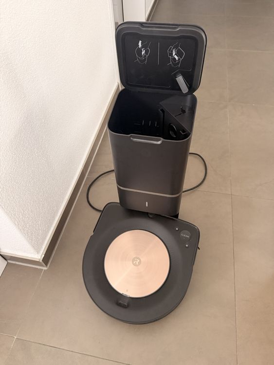 iRobot Roomba s9+ Self-emptying clean Robot Vacuum (Gebraucht) in St ...
