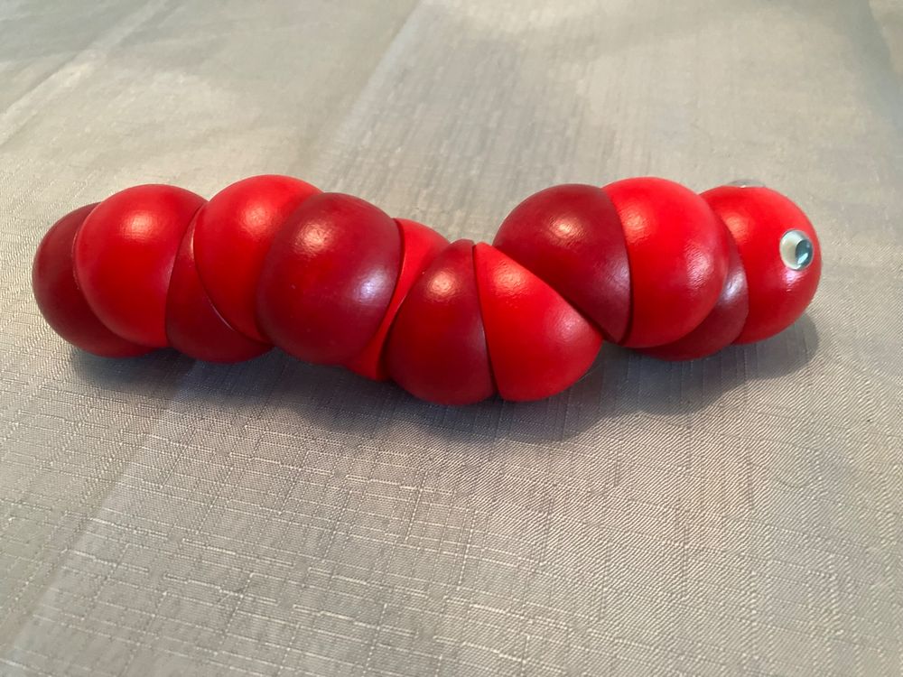 Naef Holzspielzeug, Raupe Juba, Rot (Gebraucht) in Geneve für CHF 18 – mit Lieferung auf Ricardo ...