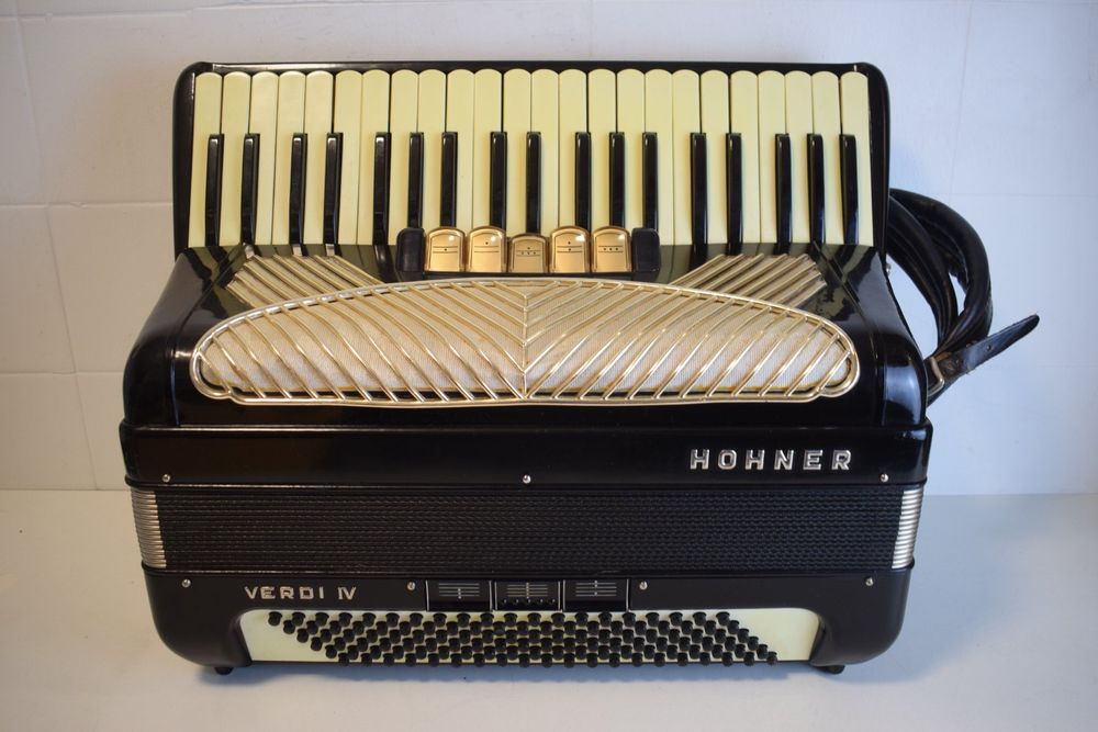 Akkordeon chromatisch Hohner Verdi IV 4-Chörig (Gebraucht) in Zürich ...