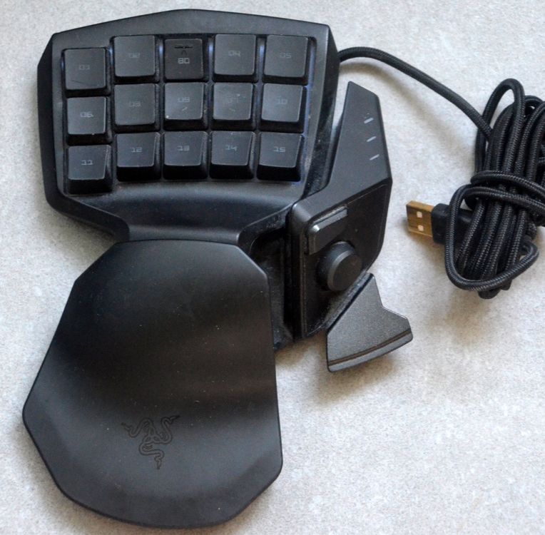 Razer Tartarus Chroma Gaming Keypad RZ07-0103 (Gebraucht) in Collonges ...