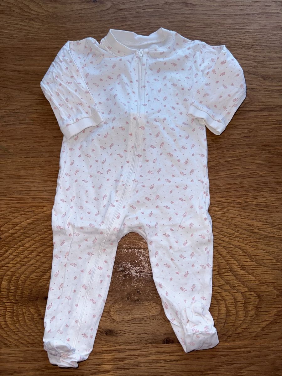 Manor Baby Pyjama Gr. 62, 3M, mit Blüemli, Top Zustand! (Gebraucht) in ...
