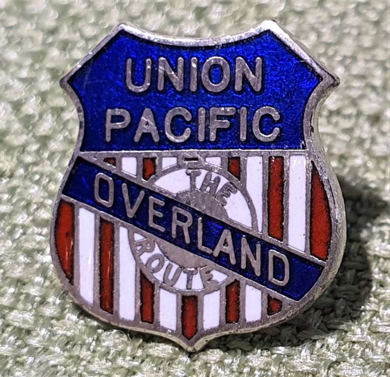 O271 - Pin USA Union Pacific Overland Zhe Route Railroad (Gebraucht) in ...