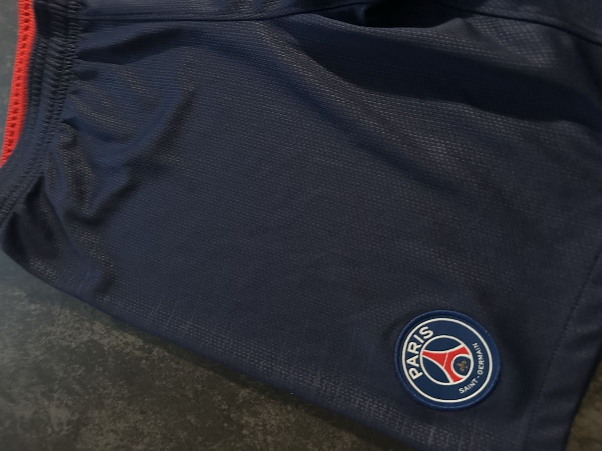 Short du PSG (D'occasion) à Bôle pour CHF 10 – avec livraison | Acheter ...