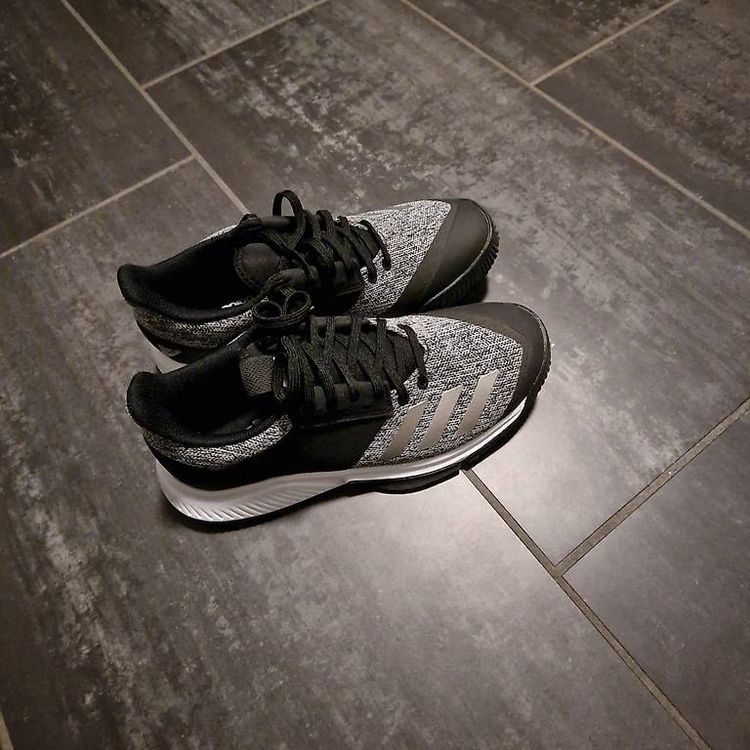 Adidas 37 1/3 (Gebraucht) in Nänikon für CHF 20 – mit Lieferung auf ...