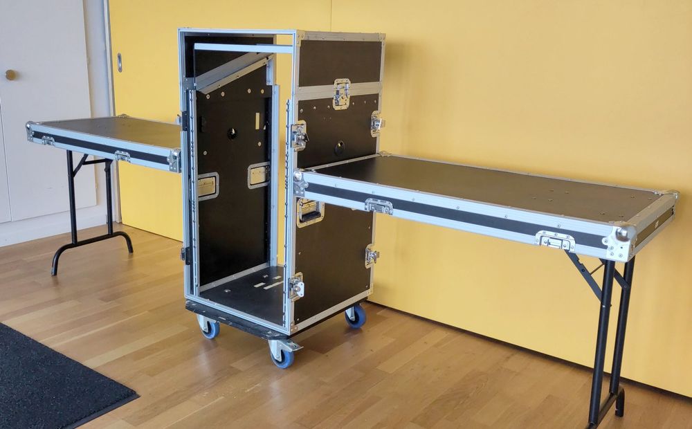 Flightcase 19" Zoll mit Tisch (2x), ACCU-CASE für Regie, DJ (Gebraucht) in Niederteufen für CHF ...