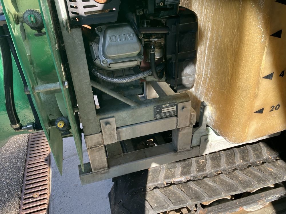 Raupenfahrzeug mit Rebbergspritze (Gebraucht) in Bubendorf für CHF 6100 – nur Abholung auf ...