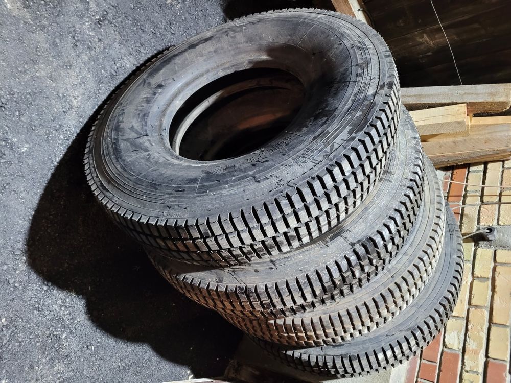 LKW Pneu 11.00 R20 (Gebraucht) in für CHF 16 – nur Abholung auf Ricardo ...