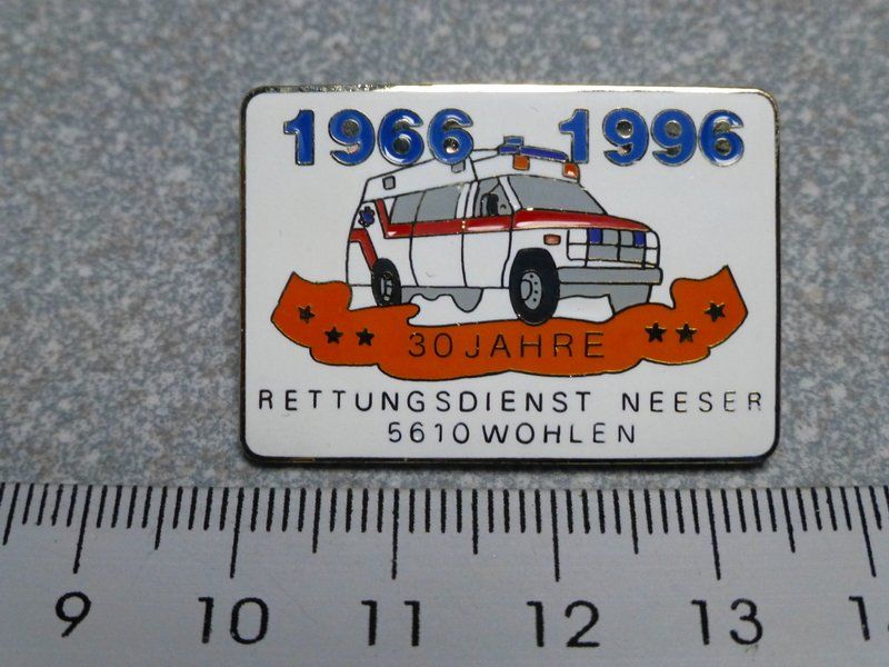 PIN PINS AUTO LKW Rettungsdienst (Gebraucht) in Gränichen für CHF 2 – mit Lieferung auf Ricardo ...