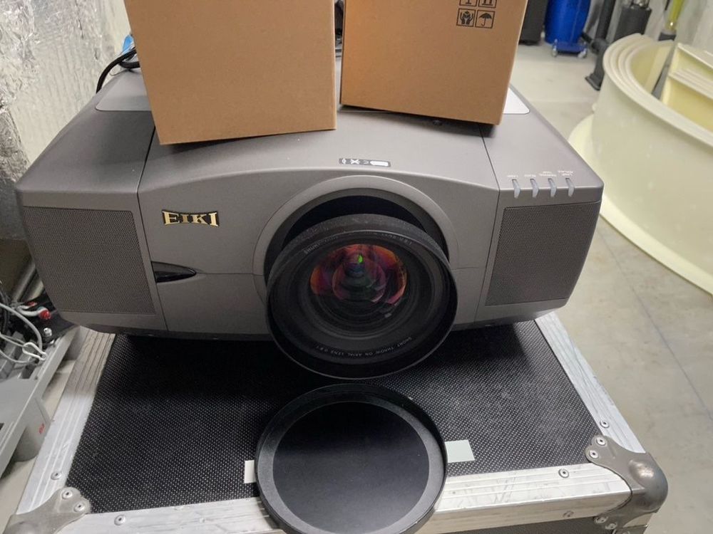 Beamer Eiki LC-XT4 profi | Kaufen auf Ricardo