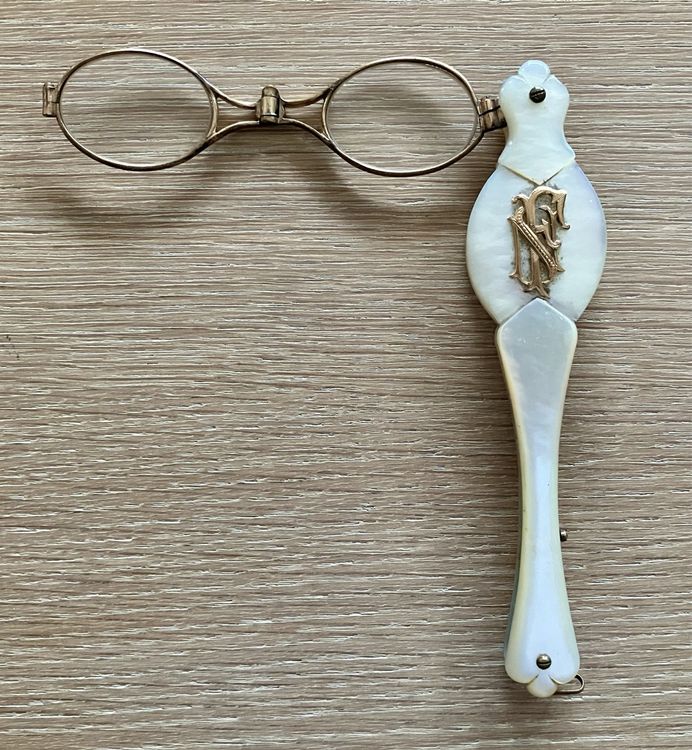 Antikes Lorgnon (Stielbrille) (Gebraucht) in Zürich für CHF 52 – mit ...