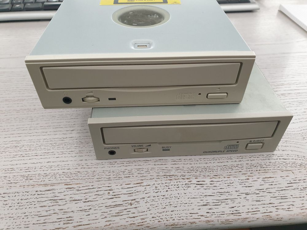 2 SCSI CD-ROM für AMIGA 2000/4000 | Kaufen auf Ricardo
