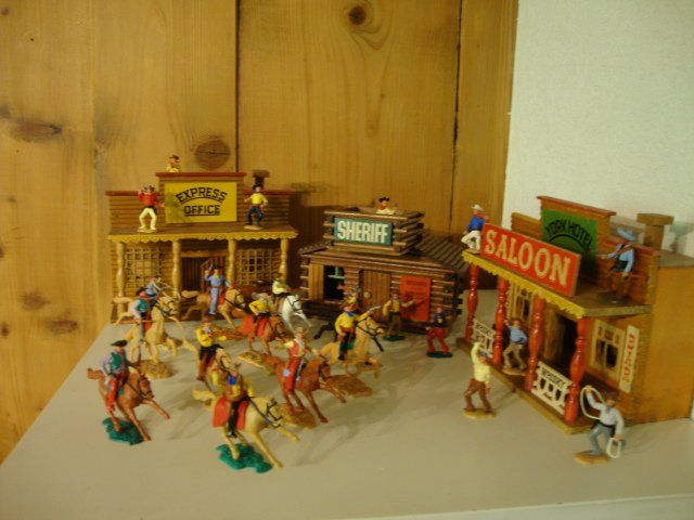 TIMPO TOYS Grosses Cowboy Konvolut mit Western Häuser (Gebraucht) in ...