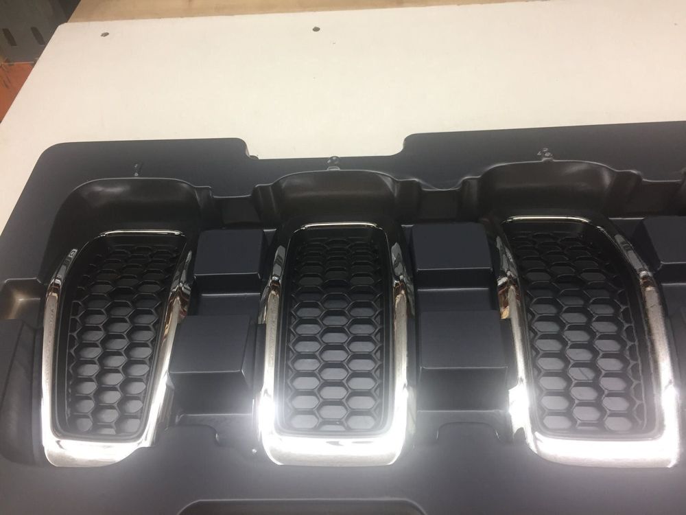 Jeep Cherokee KL Kühlergrill Chrom (Neu (gemäss Beschreibung)) in ...