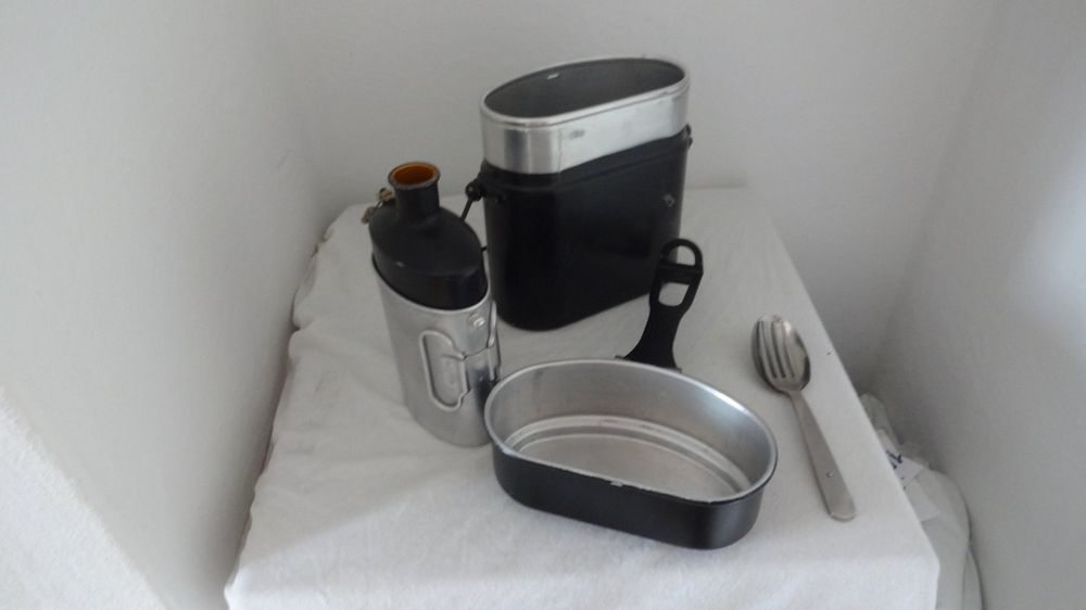 Gamelle, Trinkflasche, Besteck der Schweizer Armee (Gebraucht) in Fisibach für CHF 16 – mit ...