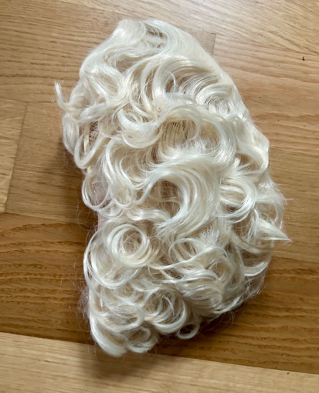 Hellblode Marilyn Monroe Perücke, Kurzahhaarperücke, gelockt (Neu und ...