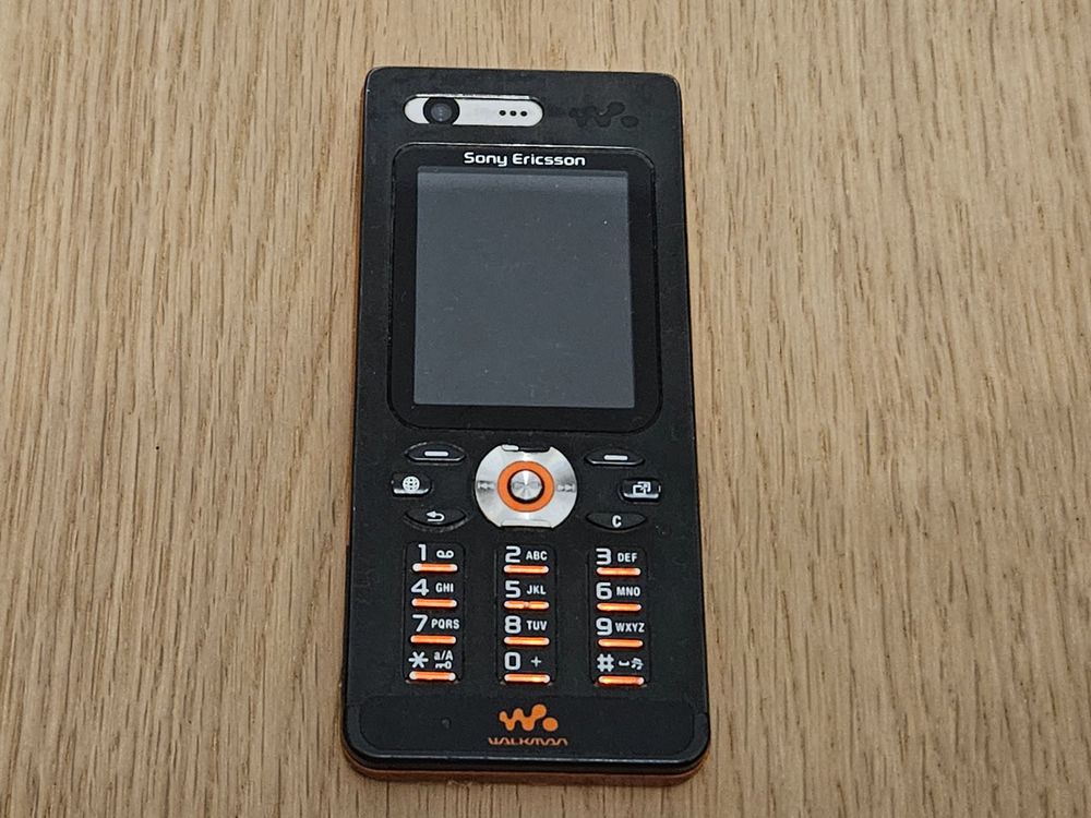 Sony Ericsson W880i schwarz/rot defekt (Defekt) in Steinmaur für CHF 5 ...