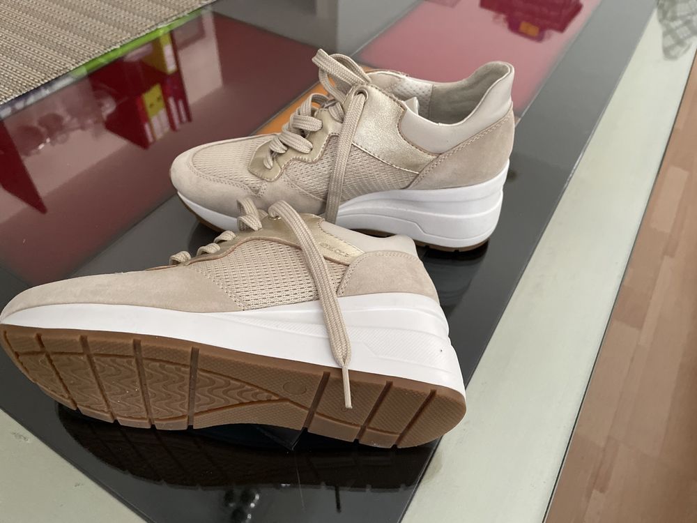 Basquettes T38 compensées « GEOX » (Neuf (Voir description)) à Crassier ...