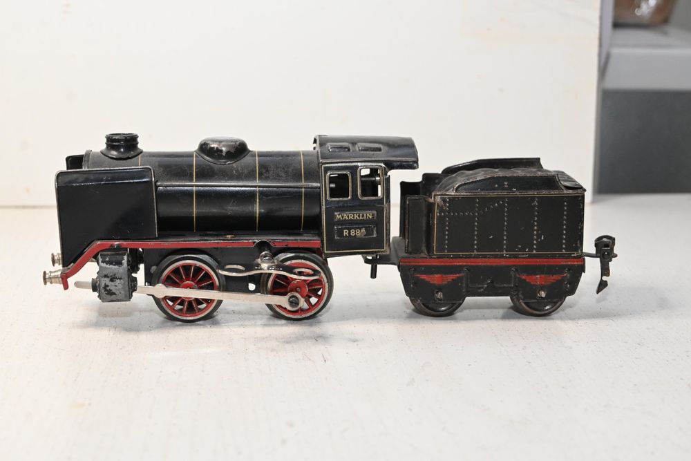 Märklin R 880 mit Tender 889 Uhrwerklok , läuft ohne OVP | Kaufen auf ...
