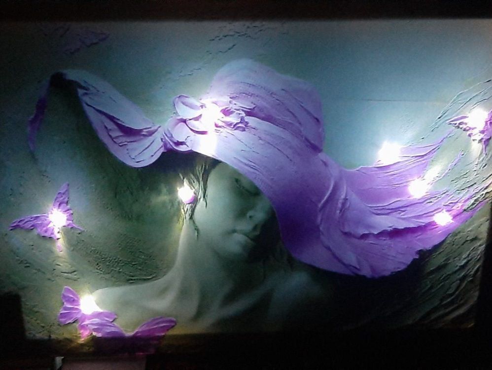 LED Kunst Portrait Lila Dame mit Hut Gemälde (Neu und originalverpackt ...