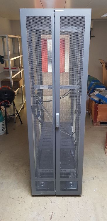 HP 10642 42U Server Rack (Gebraucht) in Mönchaltorf für CHF 2 – nur ...