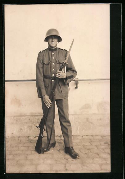 Foto-AK Schweizer Soldat in Uniform mit | Kaufen auf Ricardo