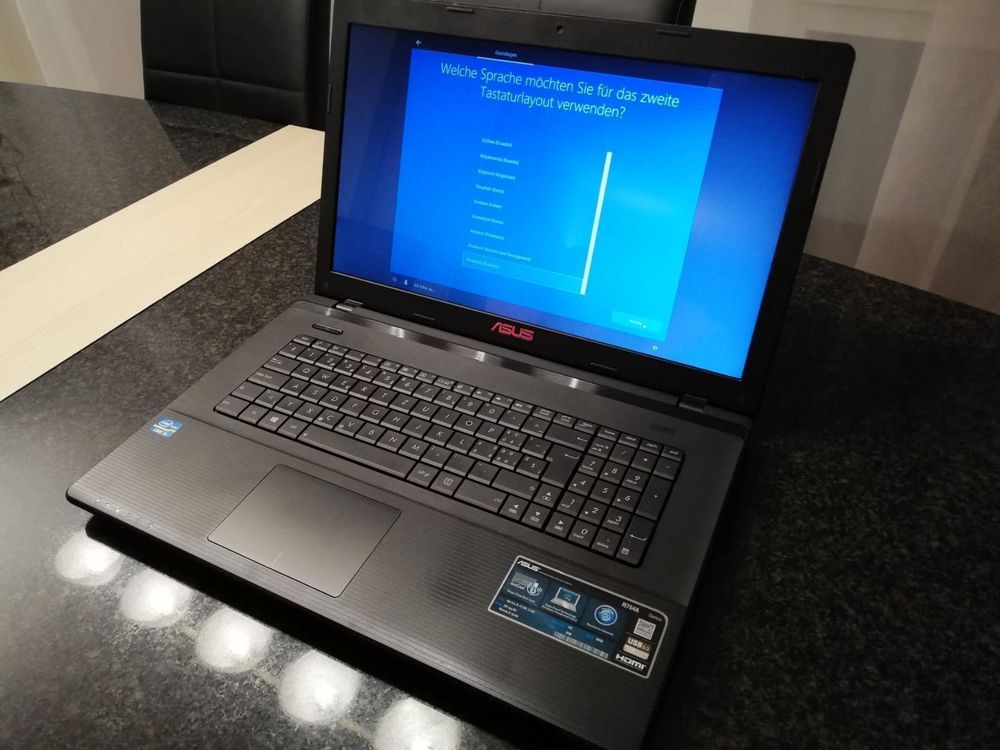 Asus R704A 17 Zoll Notebook | Kaufen auf Ricardo