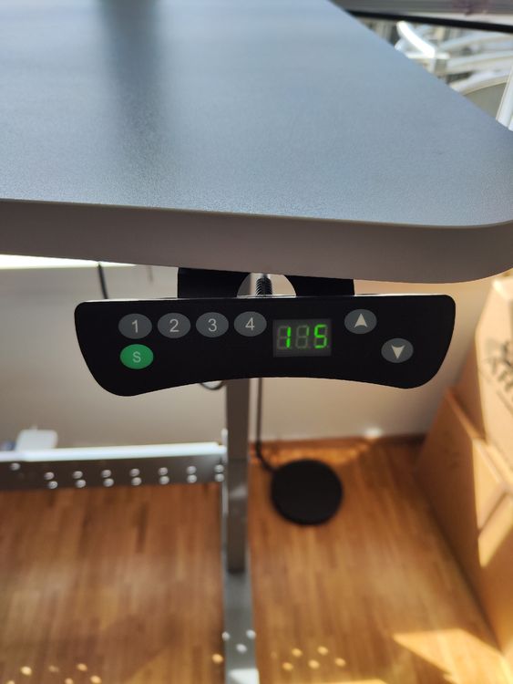 Electric Height Adjustable Standing Desk - Silver Grey (Gebraucht) in ...