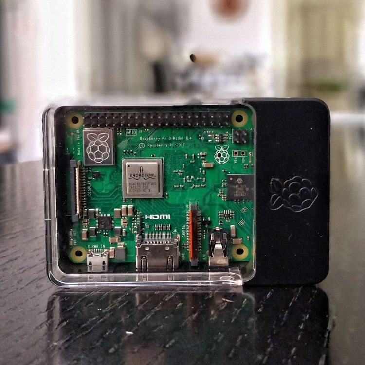 Raspberry Pi 3 Model B+ inkl. Gehäuse | Kaufen auf Ricardo