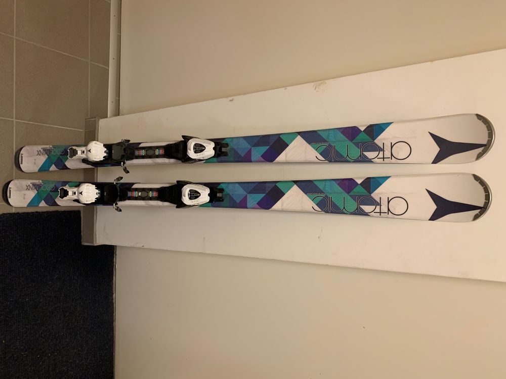 Skis Atomic 150 cm (Gebraucht) in Bottens für CHF 10 – nur Abholung auf ...
