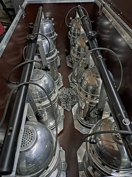 Eurolite PAR64 Scheinwerfer / 2 x 4er Bar CP61 / 8kW (Gebraucht) in Uznach für CHF 400 – nur ...