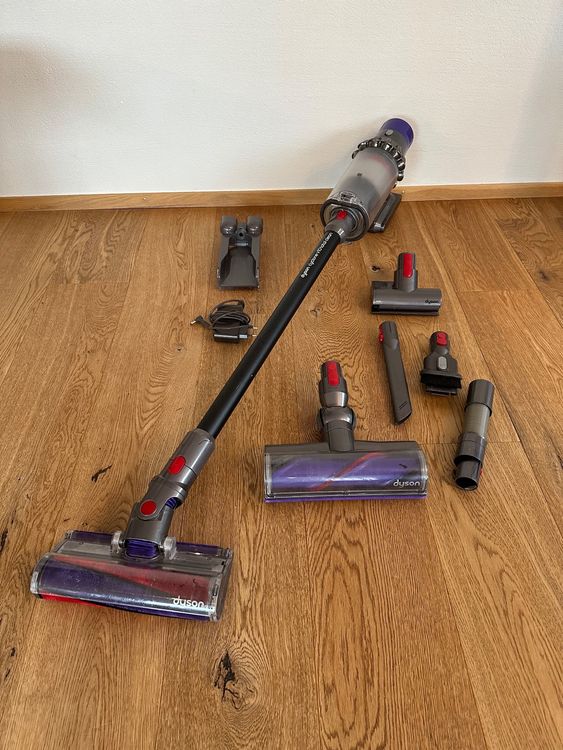 Dyson Cyclone v10 Total Clean - Black Edition (Gebraucht) in für CHF ...