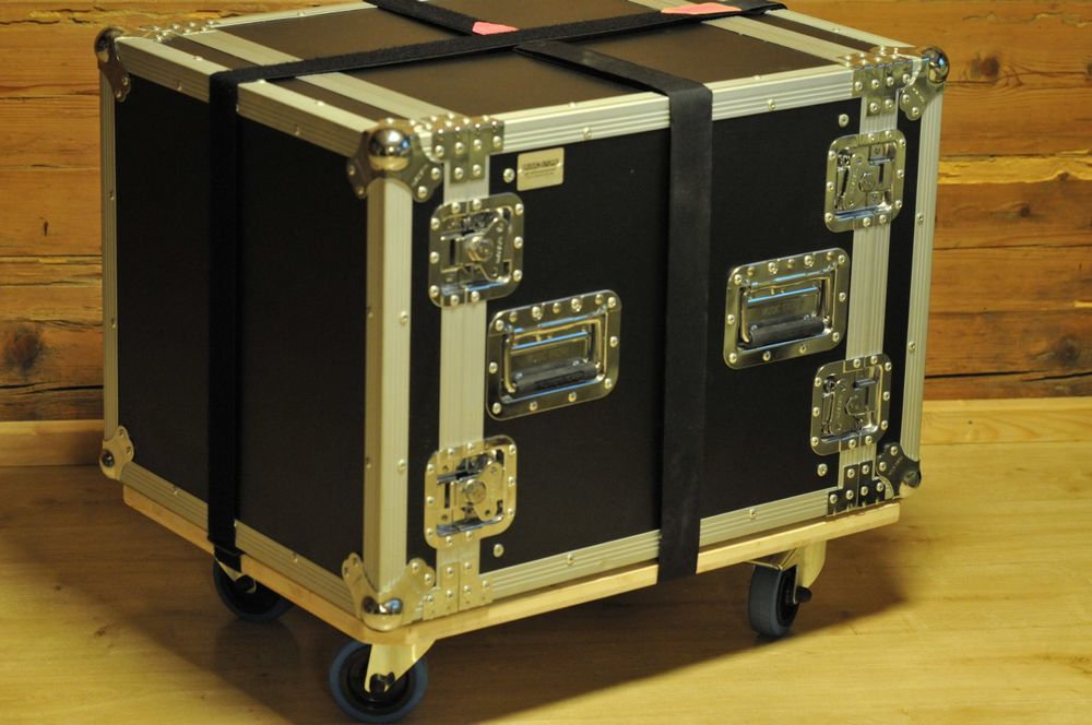 19" Rack 10 HE Tiefe Standard (Gebraucht) in Lienz für CHF 80 – nur ...