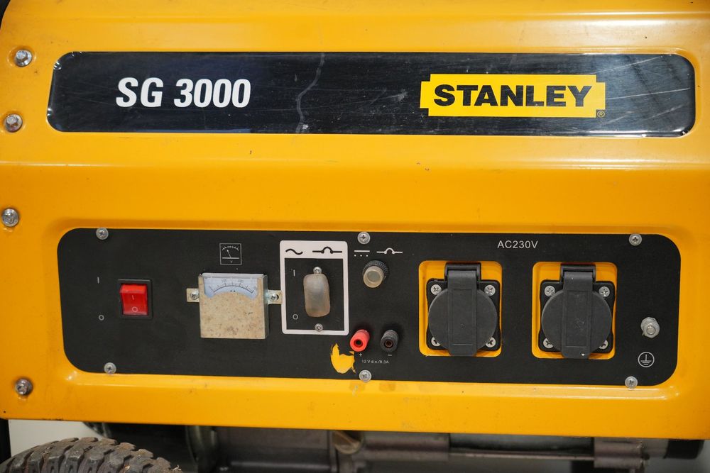 Stanley SG 3000 Benzin Generator Stromerzeuger 2700 Watt (Gebraucht) in ...