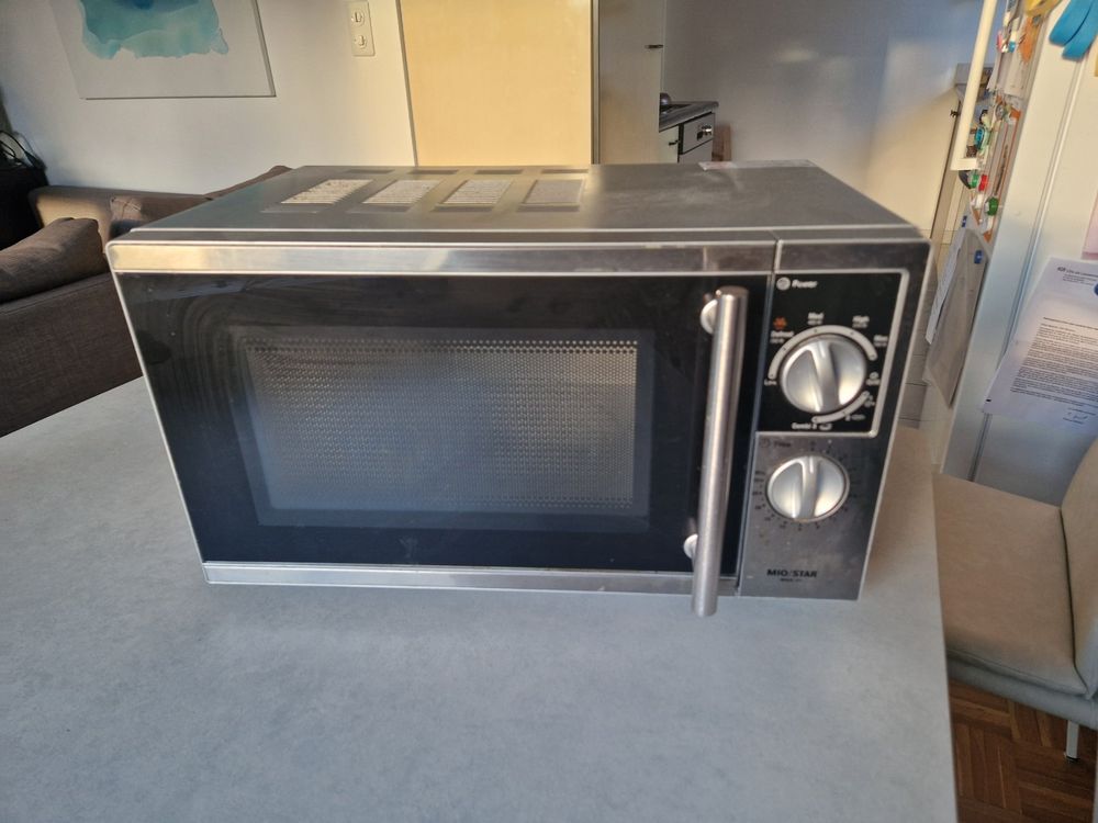 Micro-ondes / Mikrowelle Mio-Star, 700W très bon état / top (Gebraucht) in Ecublens VD für CHF ...