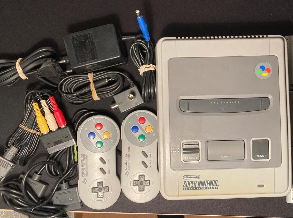 Super Nintendo SNES + 2 Controller + 3 Spiele (Gebraucht) in ...