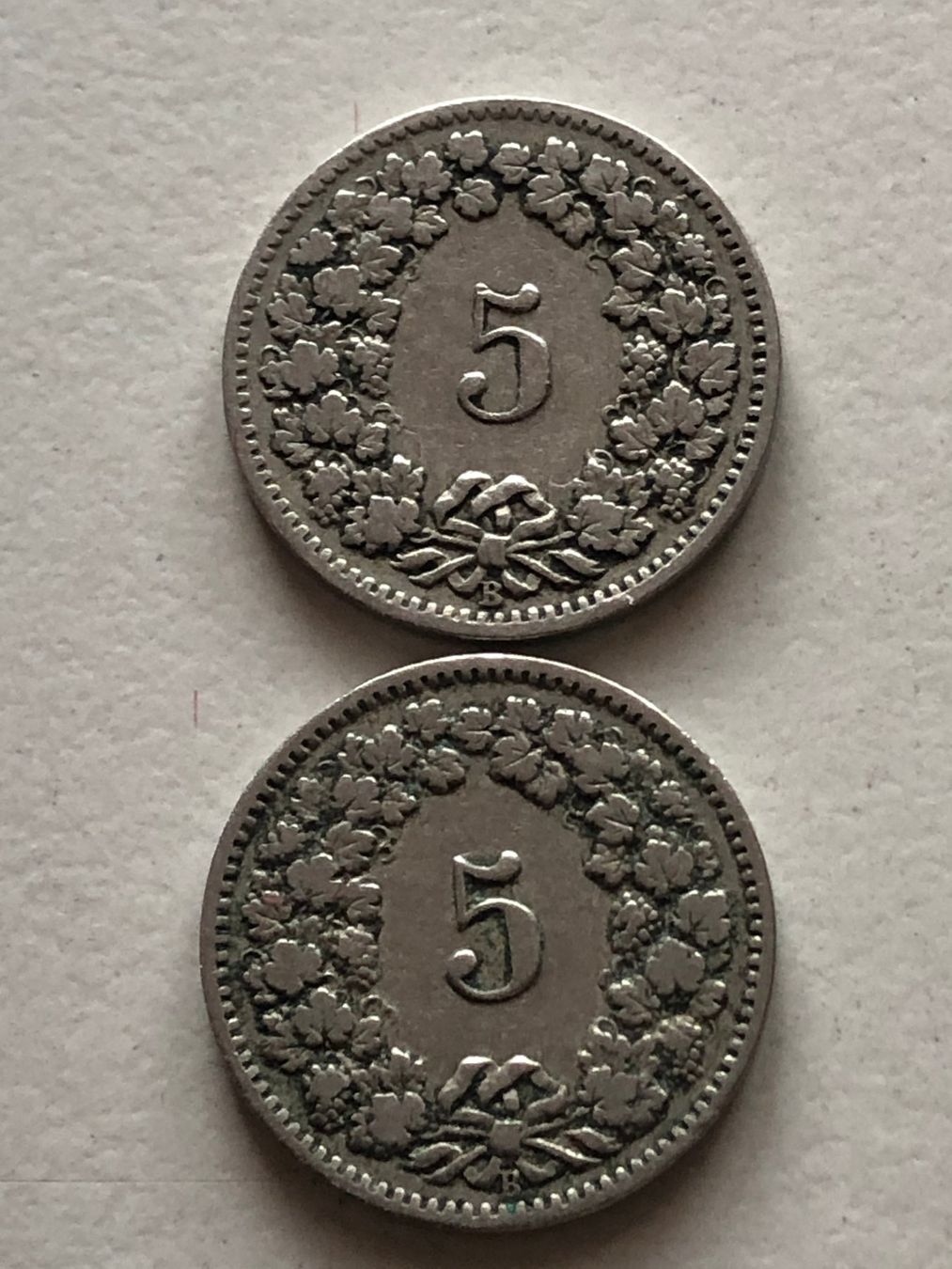 Lot mit 2 Stk. Abarten 5 Rp. 1908 und 1909 H ohne Querstrich (Gebraucht ...