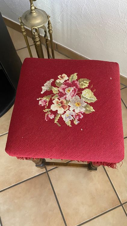 Stuhl mit Strickerei Holz Hocker (Gebraucht) in Obfelden für CHF 25 – nur Abholung auf Ricardo ...