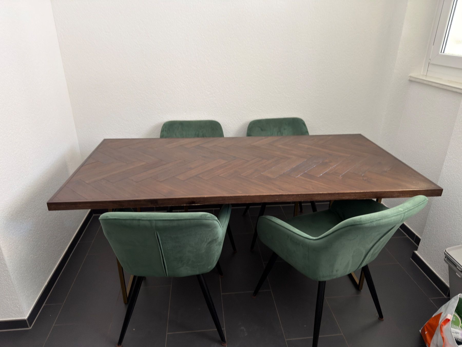 Esstich (Mangoholz) + 4 Stühle (Samt, grün) (Gebraucht) in Zürich für ...