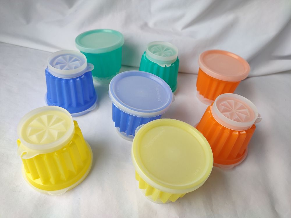 8 Tupperware Dessert Förmchen mit Deckel bunte Puddingform (Gebraucht ...