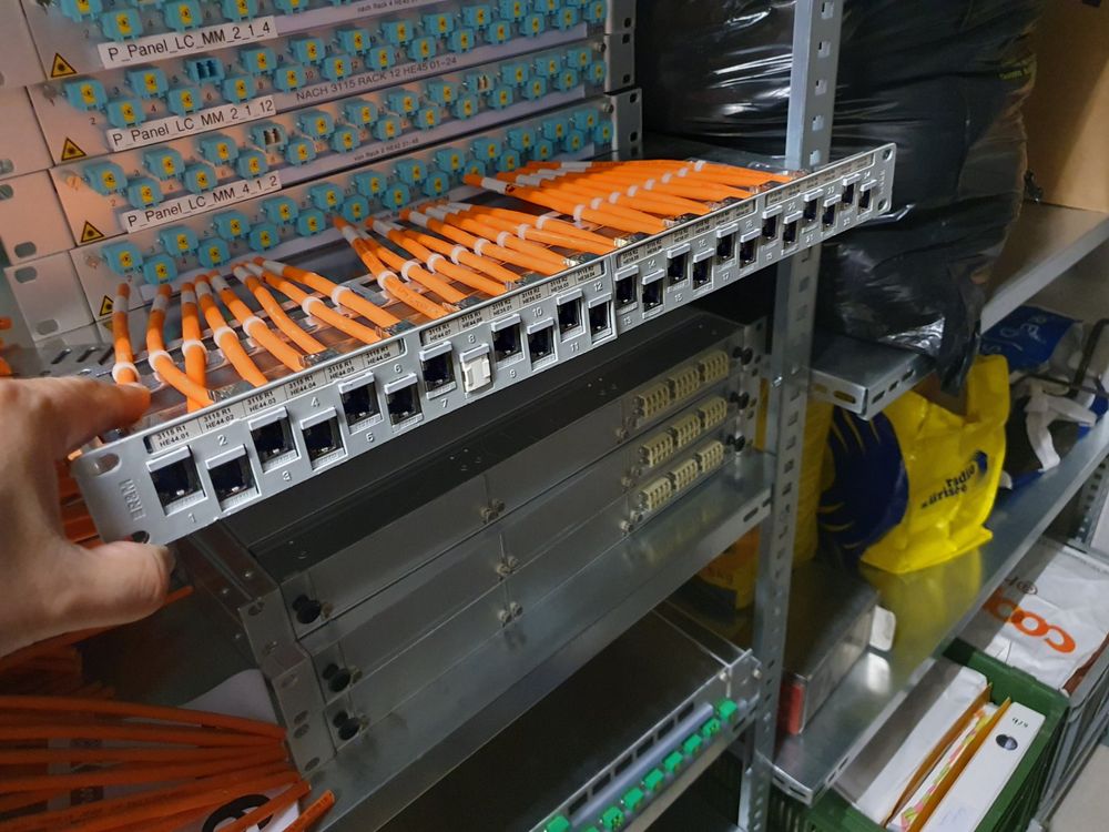 RDM R&M 24x Patchpanel 24 19 Zoll Rack 19" 24xRJ45 (Gebraucht) in ...