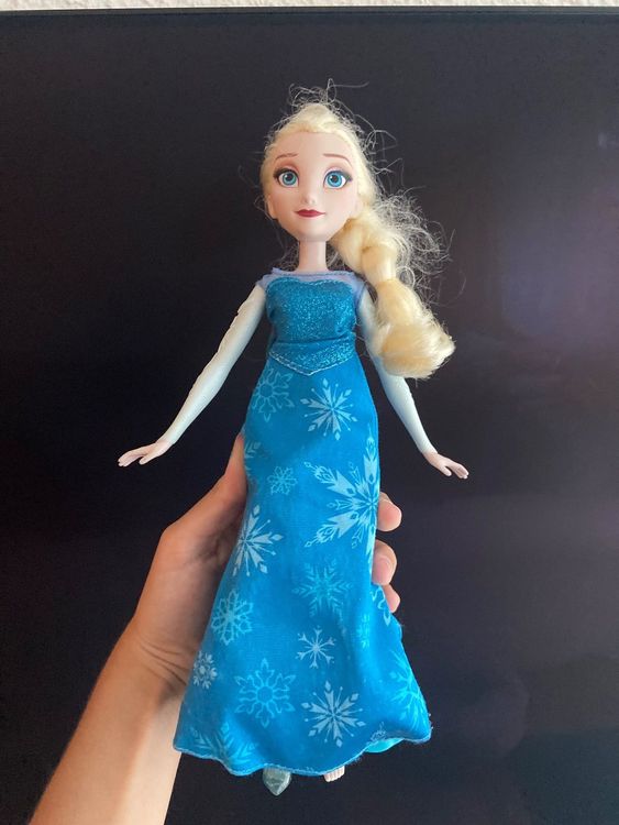 Barbie Frozen Elsa und Anna (Gebraucht) in Zürich für CHF 7 – mit ...