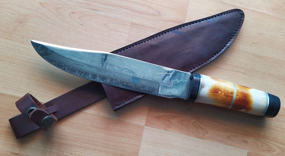 Custom Messer im Bowie-Stil mit Horngriffschalen und Gravur | Kaufen ...