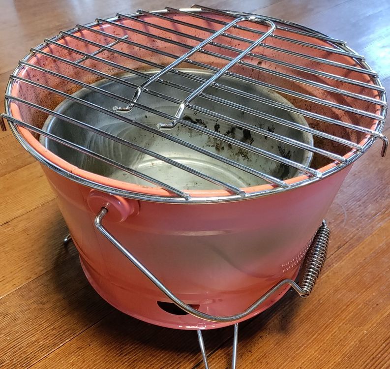 Kleiner Retro Holzkohlegrill (Gebraucht) in Unterentfelden für CHF 15 – mit Lieferung auf ...