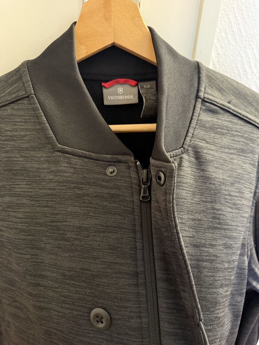 Jaquette Victorinox - taille S (D'occasion) à Genève pour CHF 25 – avec ...