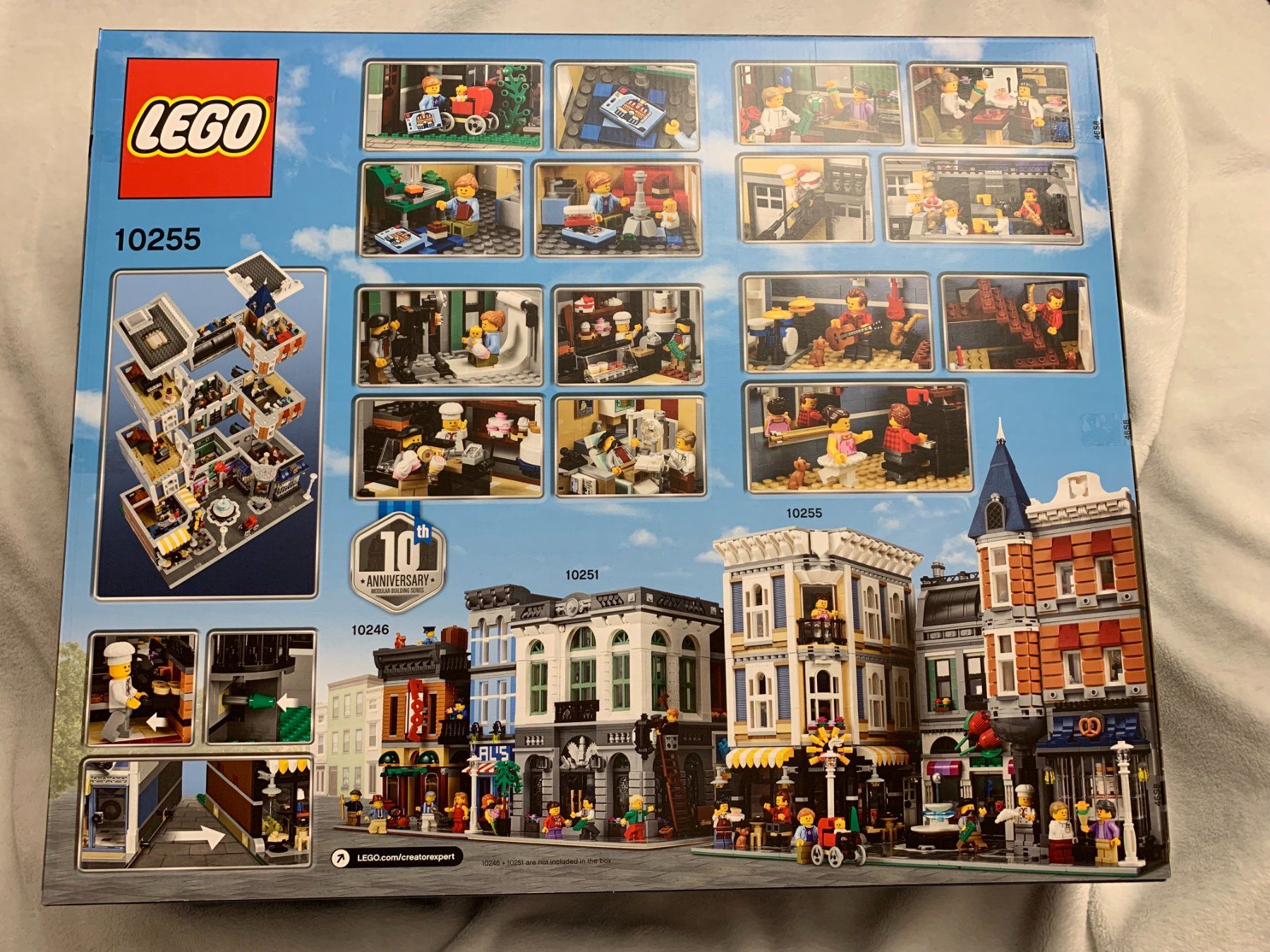 Lego Creator 10255 Assembly Square Modular Building Stadt (Neu und ...