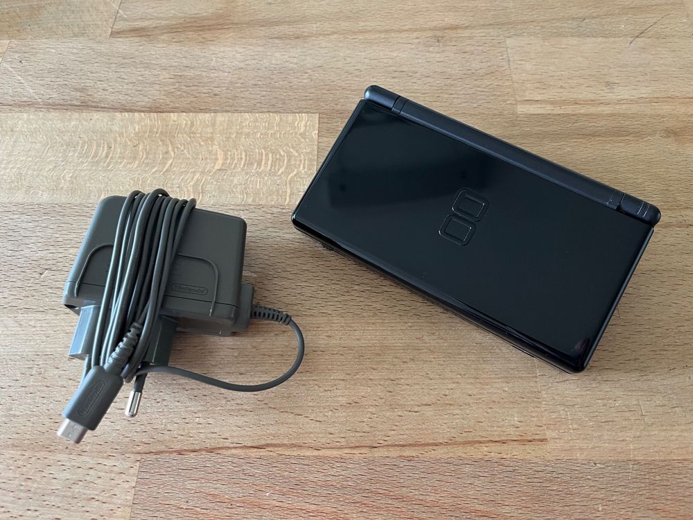 Nintendo DS Lite schwarz mit Ladekabel und Stilus (Gebraucht) in ...