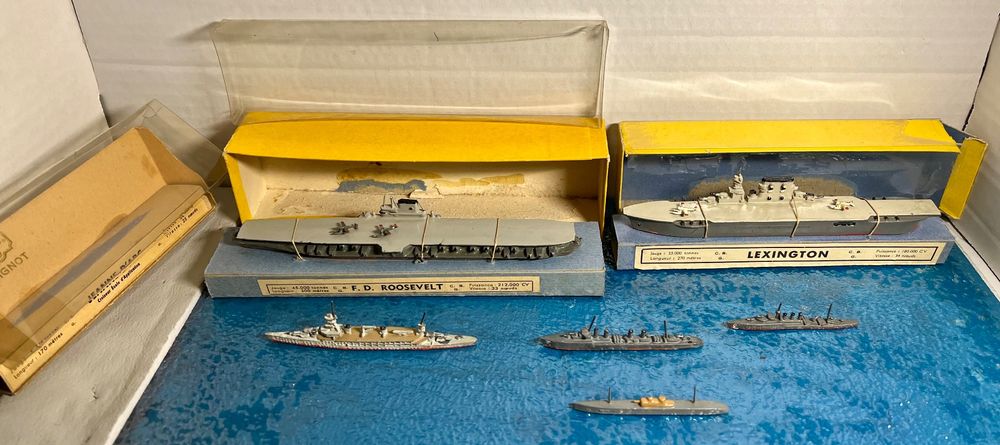 CBG Mignot lot de porte-avions et bateaux (Gebraucht) in Savagnier für ...