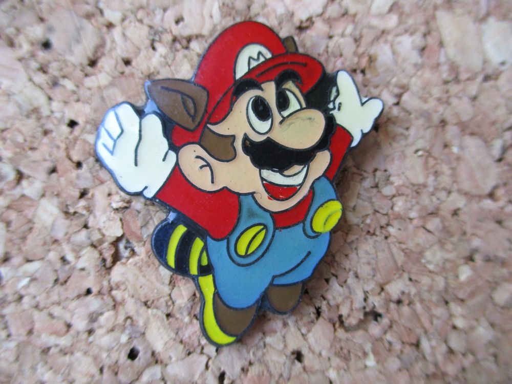 Nintendo Super Mario Pin Badge (Neu (gemäss Beschreibung)) in Felsberg ...